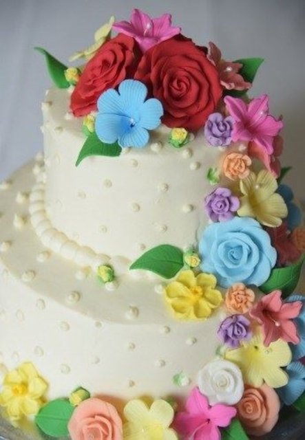 rengaren güllerle kaplı düğün pastası - Kadın sitesi kadınca, Mobilya ...